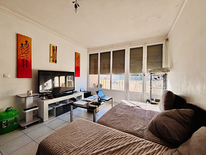 Appartement à vendre - Marseille e , Saint-Tronc - 3 pièces - 2 chambres