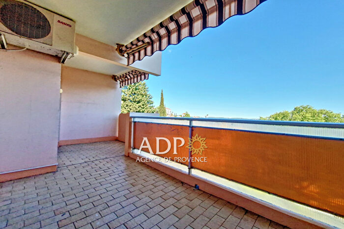 Appartement à louer - Grasse, Magagnosc, Saint-Mathieu - 2 pièces - 1 chambre