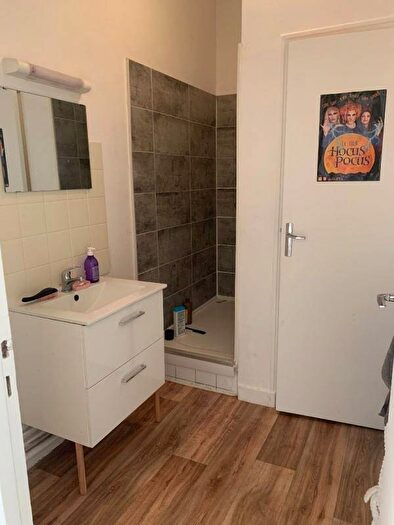 Appartement à louer - Vieil Angoulême-Centre Ville - 4 pièces - 3 chambres