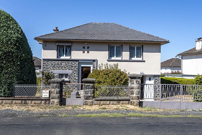 Maison 5 pièces à Ally, à vendre
