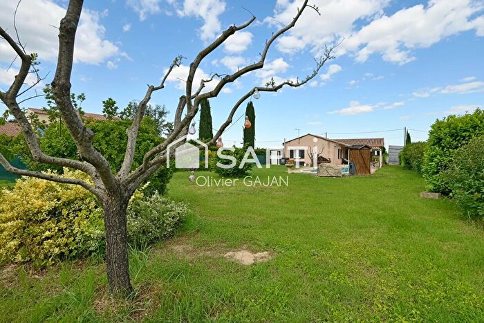 Saint-Julien-de-Peyrolas : Maison 5 pièces à vendre
