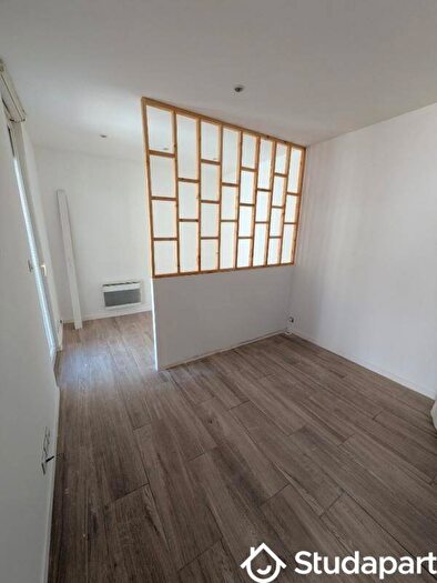 Appartement à louer - Gambetta, Nîmes - 2 pièces - 1 chambre