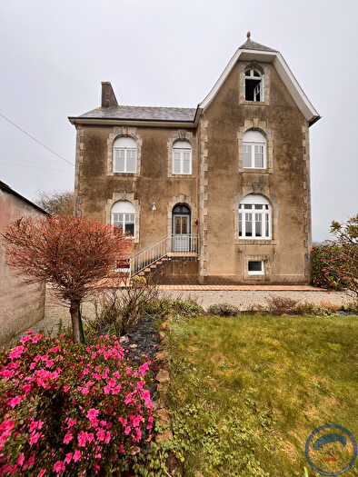 Maison à vendre - Quéménéven - 7 pièces - 4 chambres