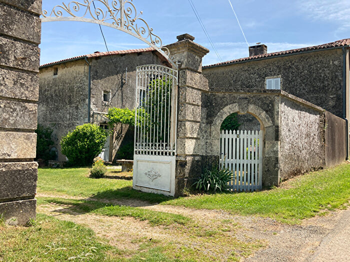 Maison 6 pièces à vendre à Saint-Hilaire-des-Loges