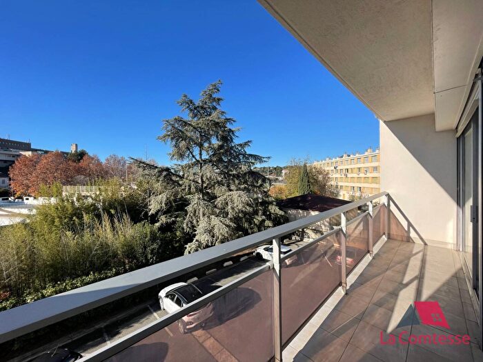 Appartement à louer - Centre Ville, Aubagne - 2 pièces - 1 chambre