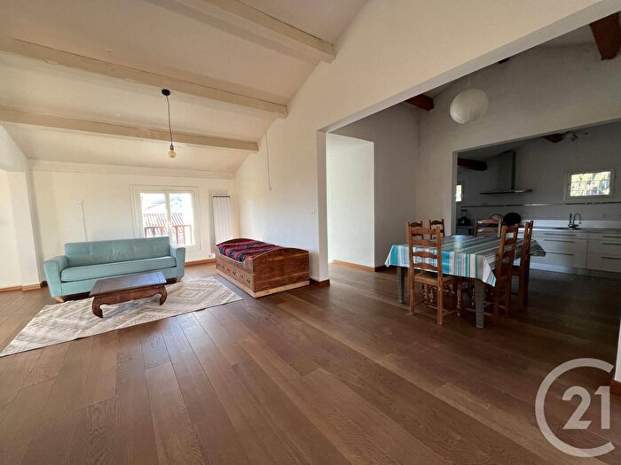 Appartement à louer - Arles - 4 pièces - 2 chambres