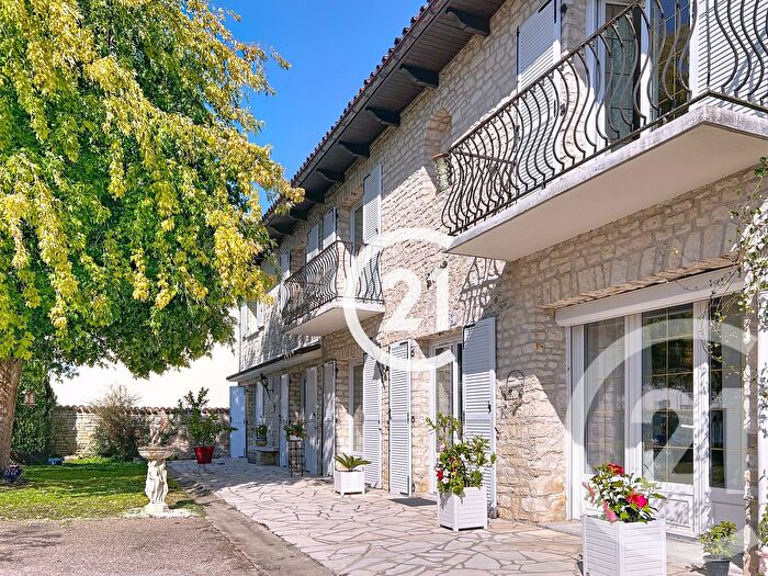 Maison à vendre - Jarnac - 5 pièces - 4 chambres