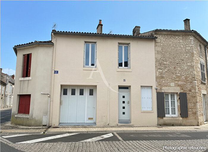 Fontenay-le-Comte, Centre-ville, Les Loges, La Pommeraie, La Sablière : Maison 5 pièces à vendre