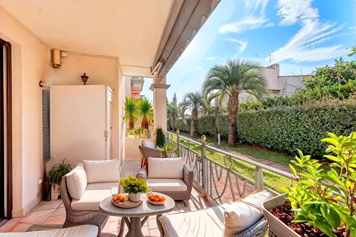 Appartement à vendre - Hyères, Pyanet - 5 pièces - 3 chambres