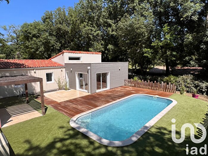 Maison à vendre - Exireuil - 5 pièces - 3 chambres