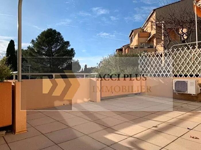 Appartement à louer - Nîmes, Vacquerolles, Golf - 3 pièces - 2 chambres