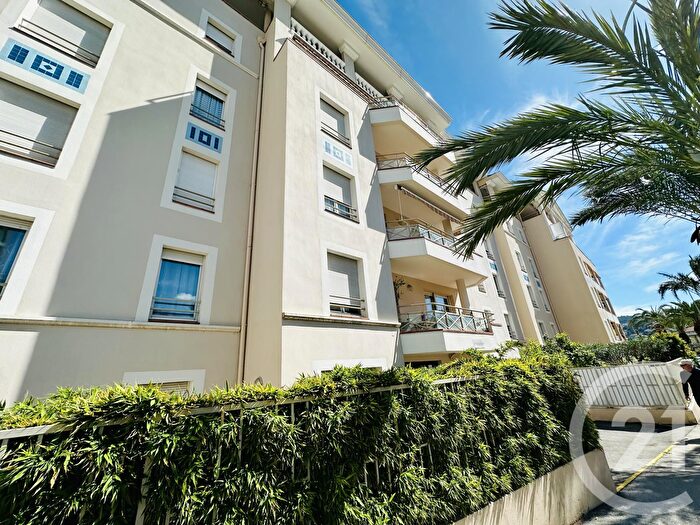 Appartement à vendre - Hyères, Centre-ville - 2 pièces - 1 chambre