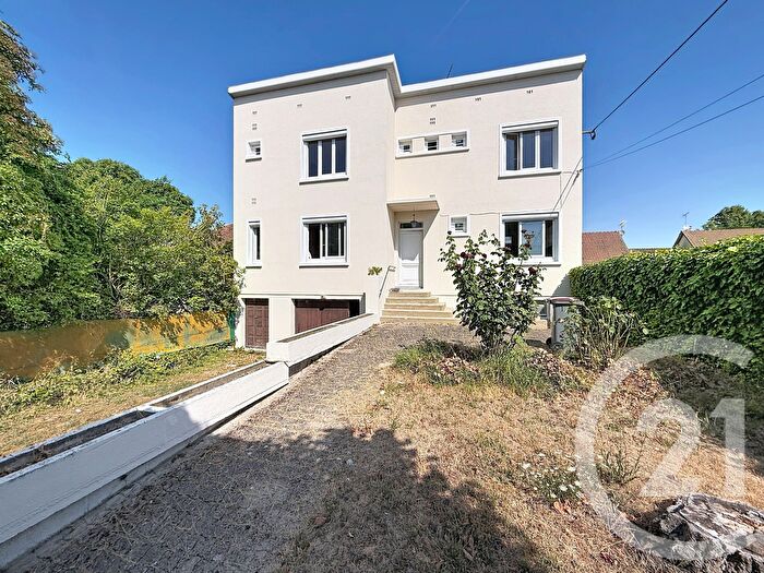 Maison 5 pièces à Pont-Sainte-Marie, à vendre