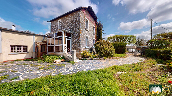 Maison 5 pièces à vendre à Lèves