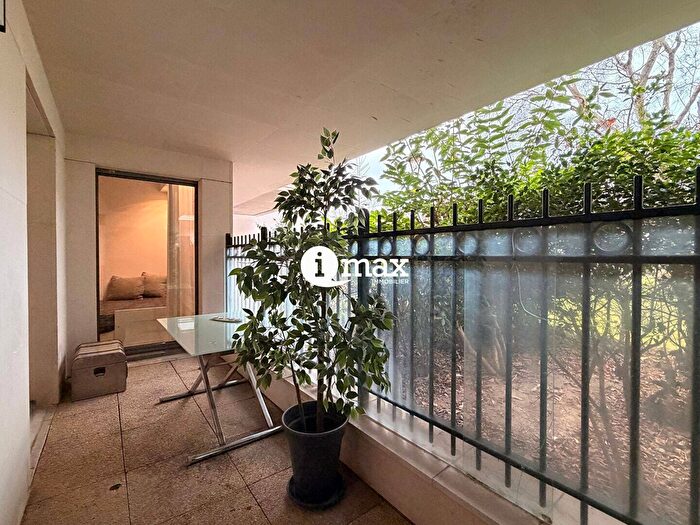 Appartement à louer - Trezel, Levallois-Perret - 3 pièces - 2 chambres