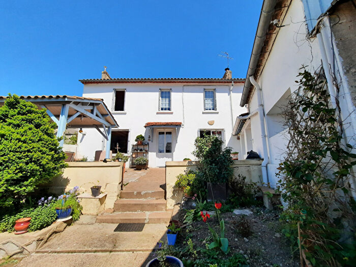 Maison 6 pièces à Saint-Vincent-de-Pertignas, à vendre