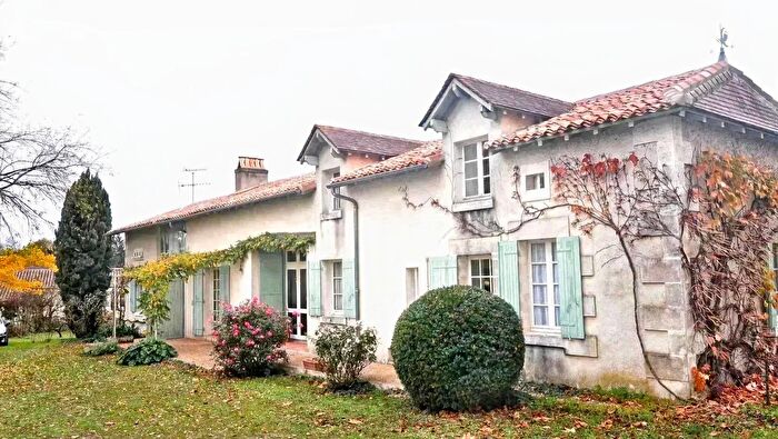 Maison à vendre - Saint-Aulaye - 9 pièces - 5 chambres