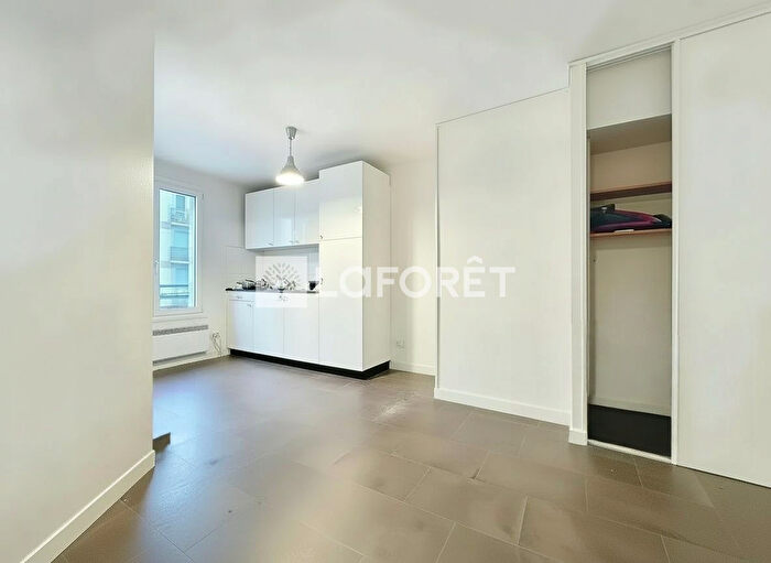 Appartement à vendre - Quartiers Centre, Saint-Hélier, Gare - 3 pièces - 2 chambres