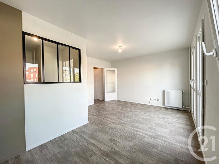 Saint-Julien-les-Villas - Appartement 1 pièce à louer