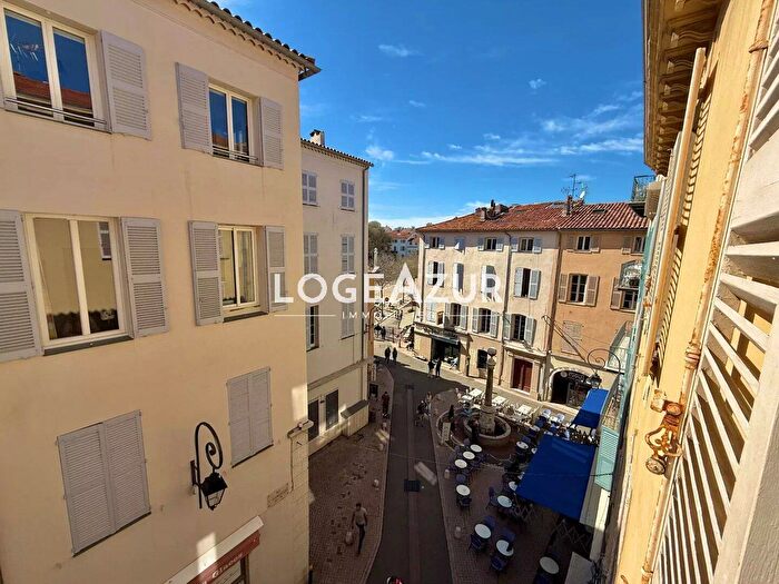 Vieille Ville, Antibes : Appartement 2 pièces à louer