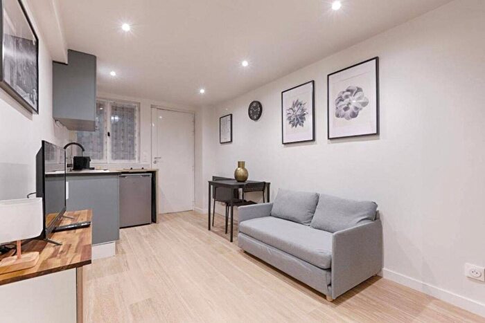 Appartement à louer - Sentier-Bonne Nouvelle, Paris ème arrondissement - 2 pièces - 1 chambre