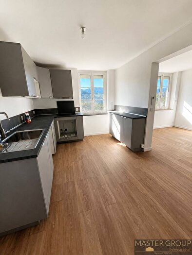 Maison 4 pièces à Azilone-Ampaza, à louer