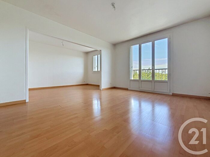 Appartement 4 pièces à louer à Saint-Julien-les-Villas