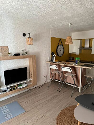 Appartement à vendre - Beaucaire, Centre-ville - 2 pièces - 1 chambre