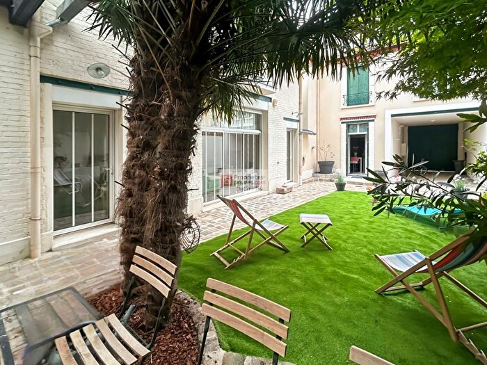 Suresnes, Carnot, Gambetta : Maison 9 pièces à vendre
