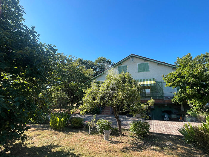 Maison à vendre - Vic-en-Bigorre - 8 pièces - 6 chambres