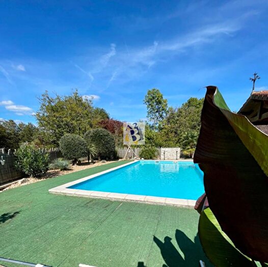 Maison à vendre - Savignac-les-Églises - 7 pièces - 4 chambres