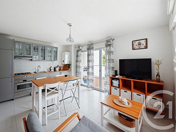 Appartement à vendre - Saint-Priest - 2 pièces - 1 chambre