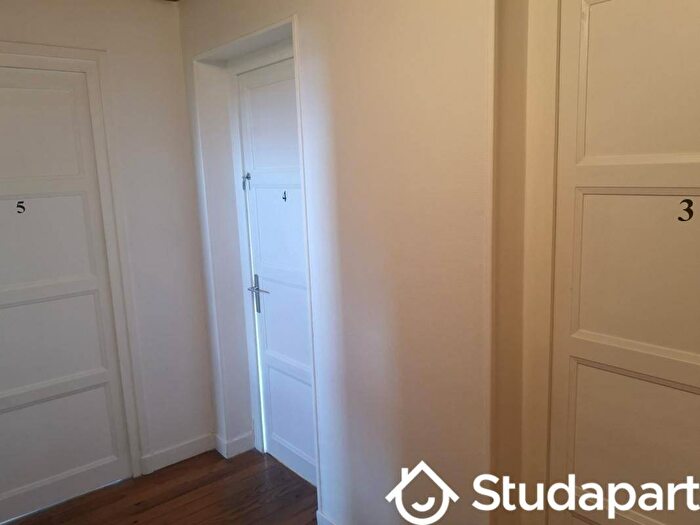 Appartement à louer - Le Sud, Vaulx-en-Velin - 1 pièce - 2 chambres