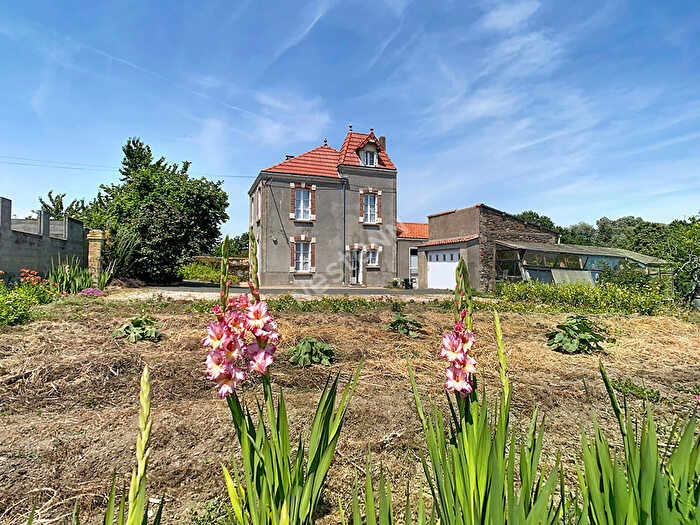 Maison 5 pièces à Gesté, à vendre