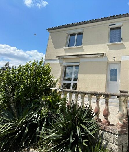 Maison 6 pièces à louer - Ruelle-sur-Touvre