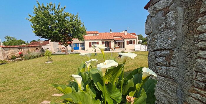 Maison à vendre - Petosse - 5 pièces - 3 chambres