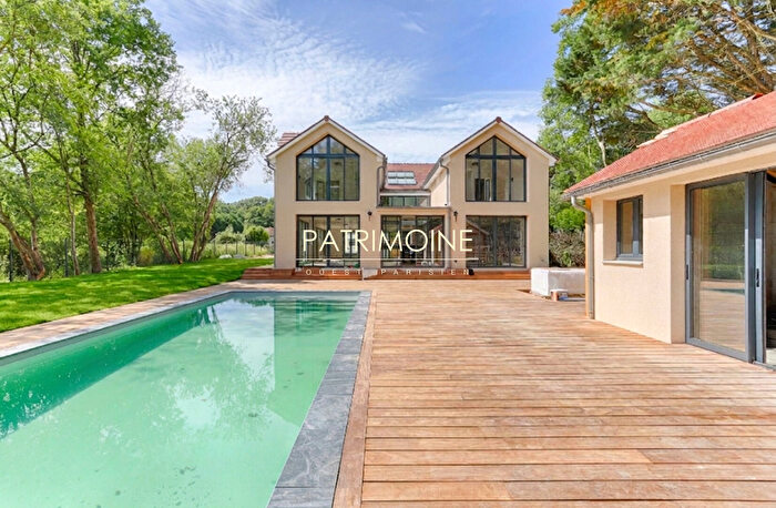 Maison 9 pièces à vendre à Montfort-l'Amaury