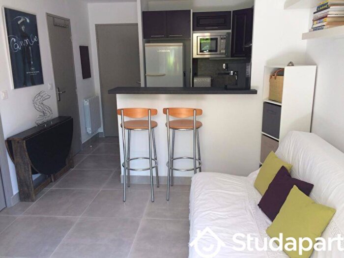 Appartement à louer - Saint Maymes-Lauvert, Antibes - 2 pièces - 1 chambre