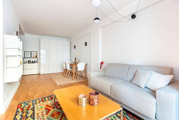 Appartement à louer - Muette Sud, Paris ème arrondissement - 2 pièces - 1 chambre