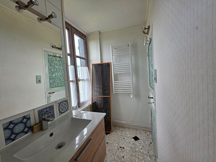 Maison à vendre - Saint-Benoît-du-Sault - 4 pièces - 3 chambres