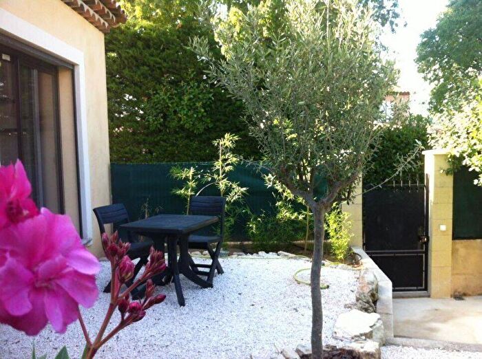 Appartement à louer - Saint Mitre les Granettes Pey Blanc, Aix-en-Provence - 1 pièce