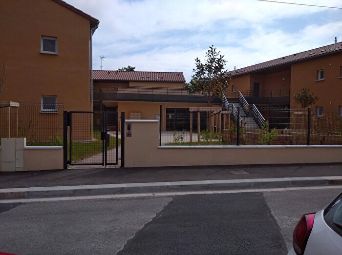 Appartement à louer - Bourg-en-Bresse - 3 pièces - 2 chambres