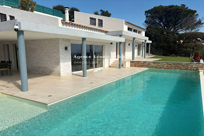 Maison à vendre - Roquebrune-sur-Argens - 6 pièces - 5 chambres