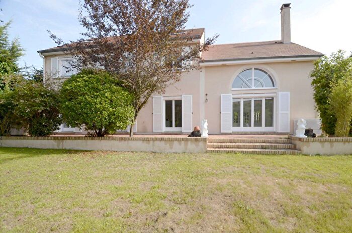 Maison 10 pièces à louer à Plaine des Courlis, Croissy-sur-Seine