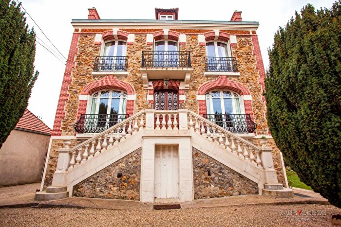 Maison à vendre - Chelles, Chelles Sud, Grande Prairie, Bords de Marne - 8 pièces - 6 chambres