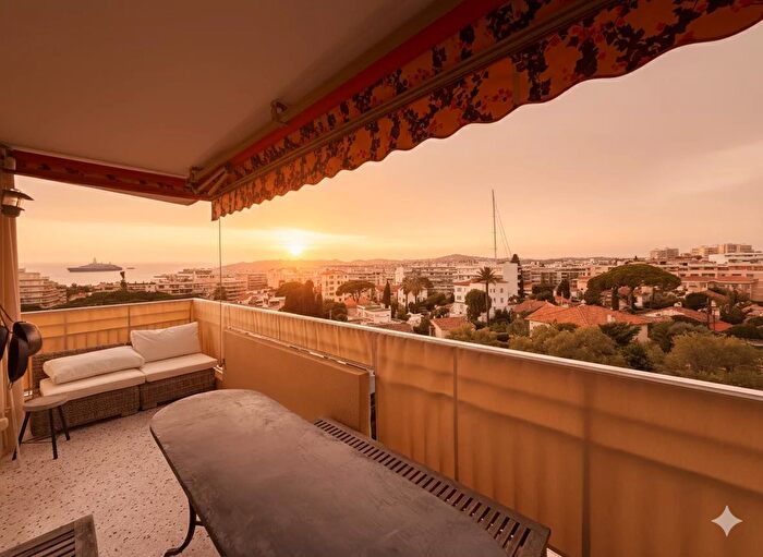 Appartement à vendre - Antibes, Juan-les-Pins, Le Cap - 3 pièces - 2 chambres