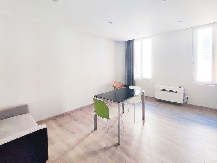Centre Ville, Aix-en-Provence : Appartement 2 pièces à louer