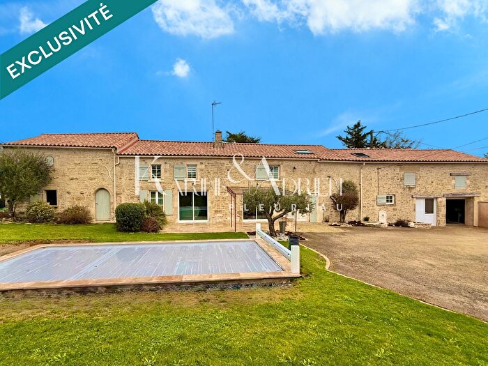 Maison à vendre - Fontenay-le-Comte - 6 pièces - 4 chambres