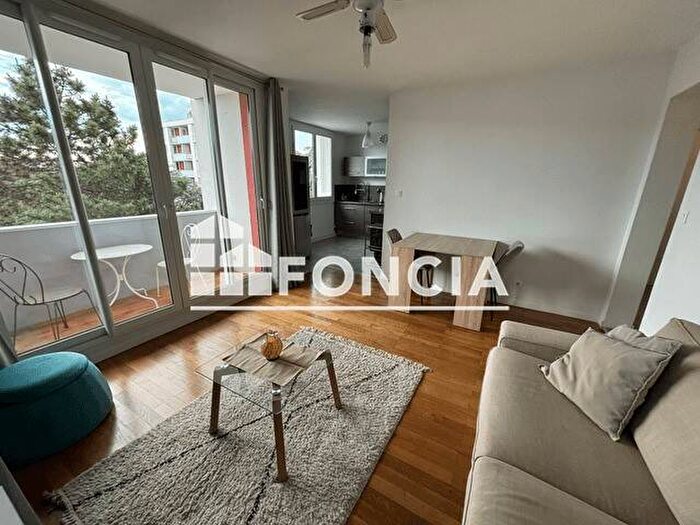 Appartement à louer - Chantegrillet, Sainte-Foy-lès-Lyon - 3 pièces - 2 chambres