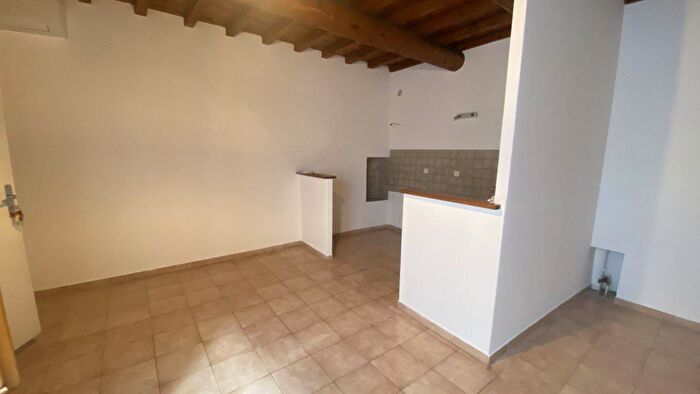 Appartement à louer - Arles - 2 pièces - 1 chambre